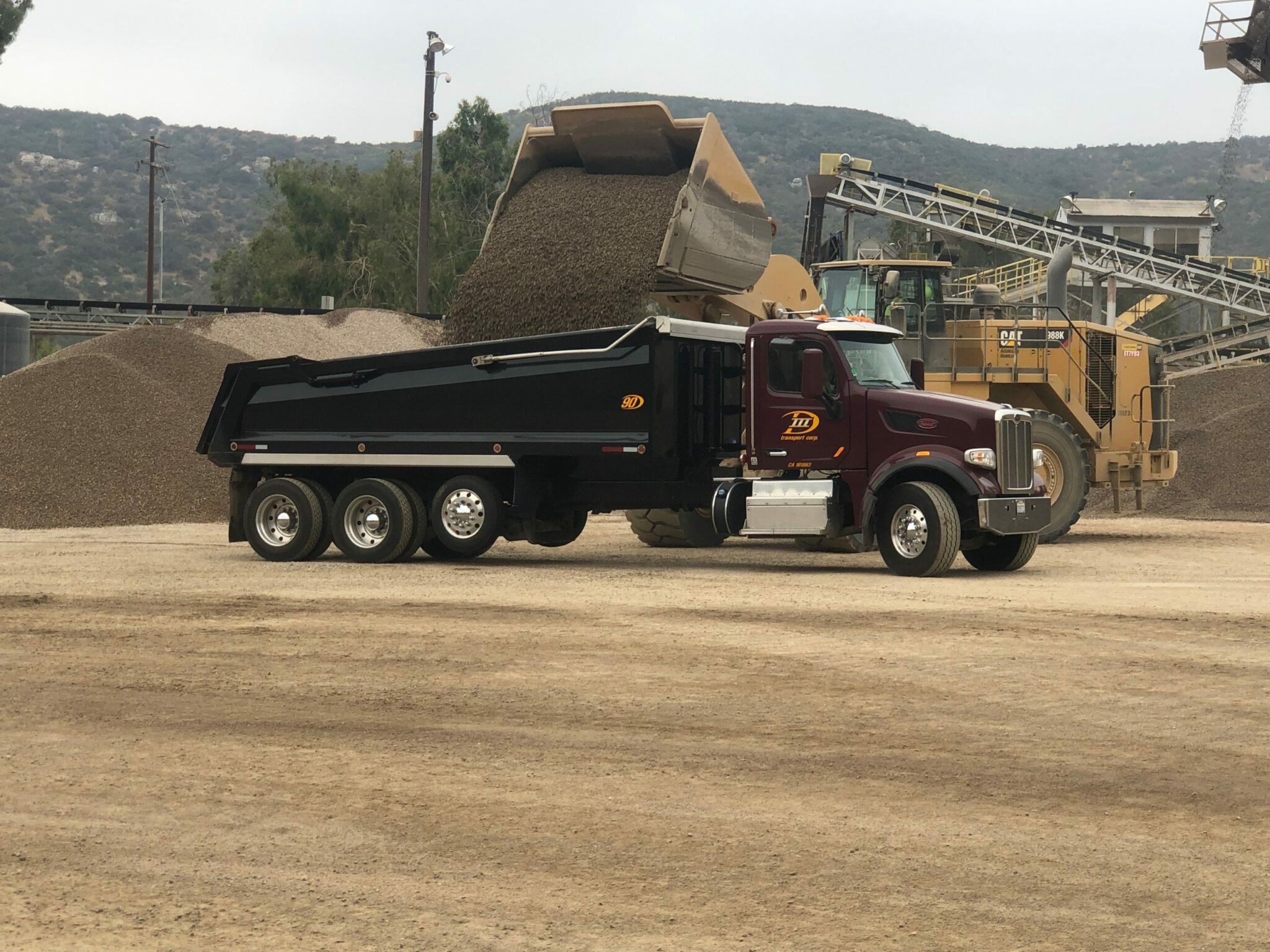 How Truck Tarp Systems Contribute to Road Safety?